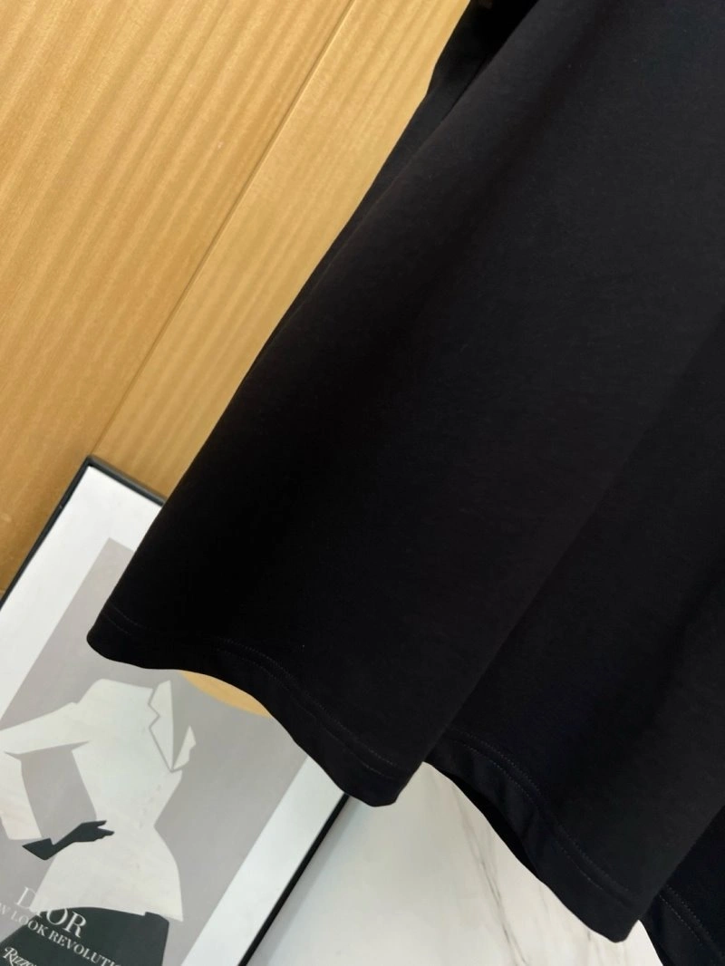 Indistinguishable Unclassified Brand T-Shirts