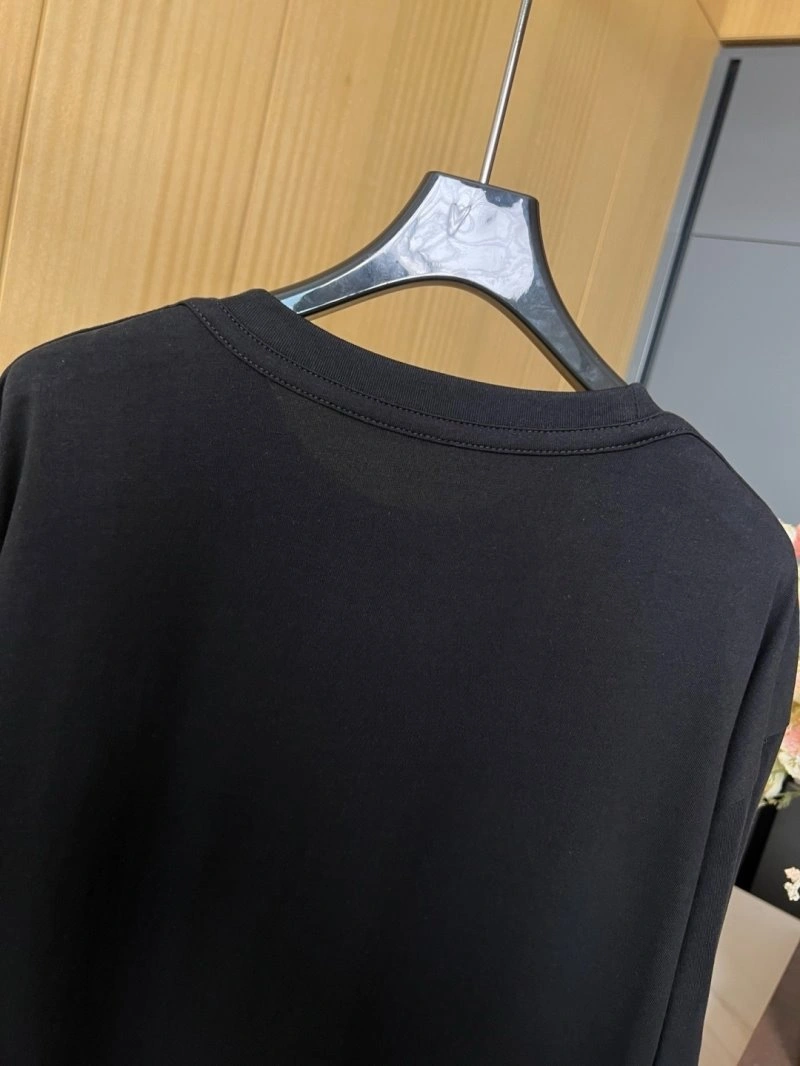 Indistinguishable Unclassified Brand T-Shirts