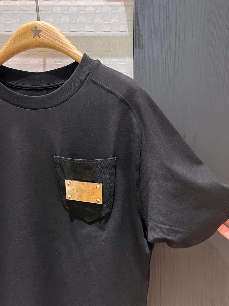 Accurate model Unclassified Brand T-Shirts
