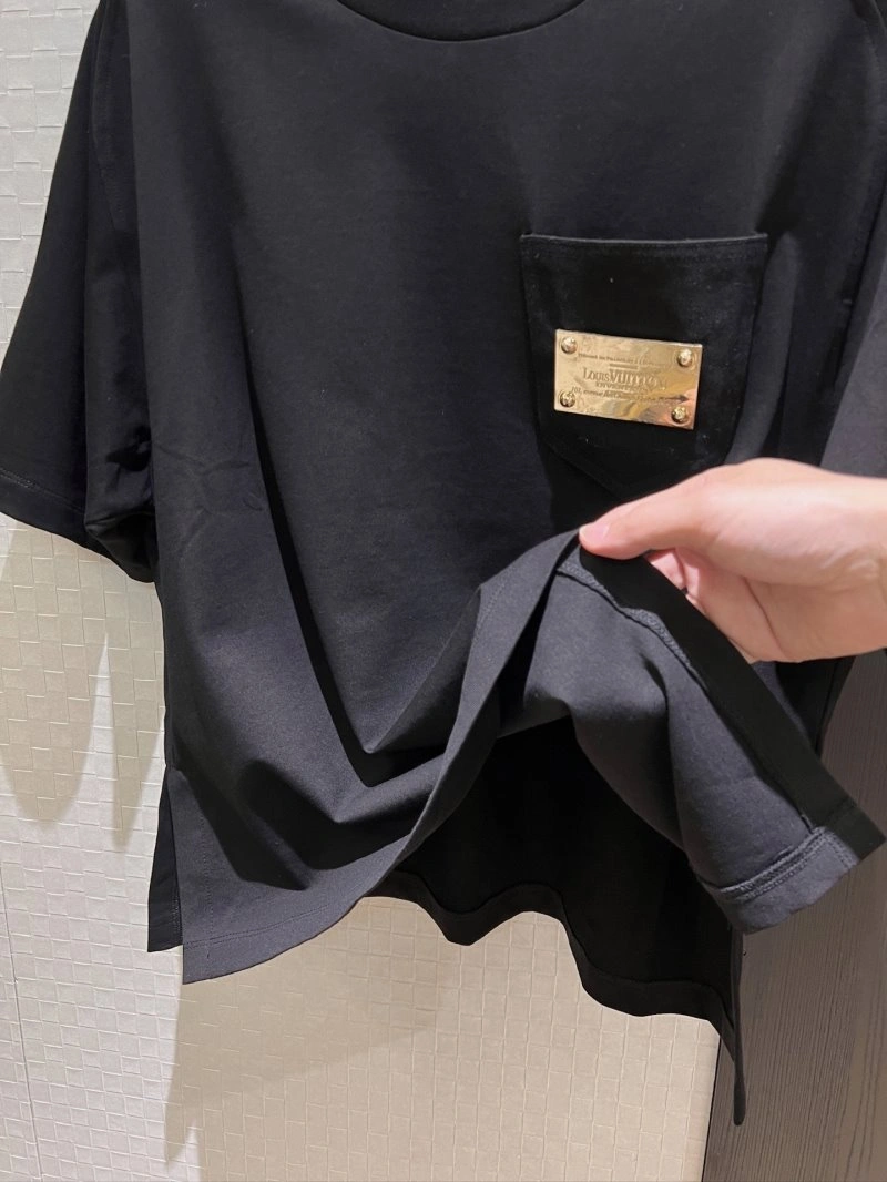 Accurate model Unclassified Brand T-Shirts