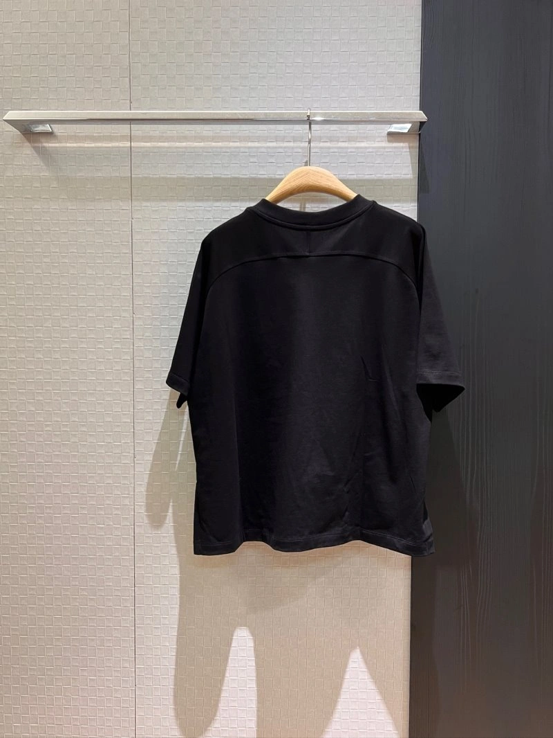 Accurate model Unclassified Brand T-Shirts