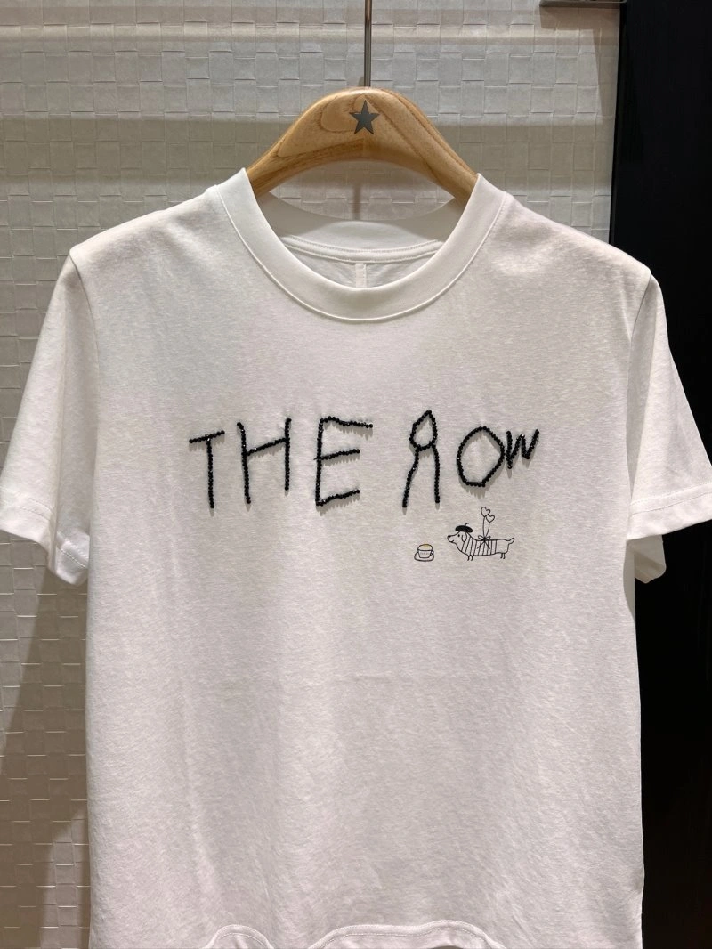 Indistinguishable Unclassified Brand T-Shirts