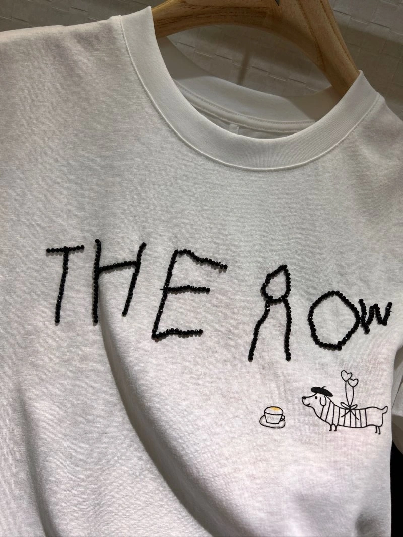 Indistinguishable Unclassified Brand T-Shirts