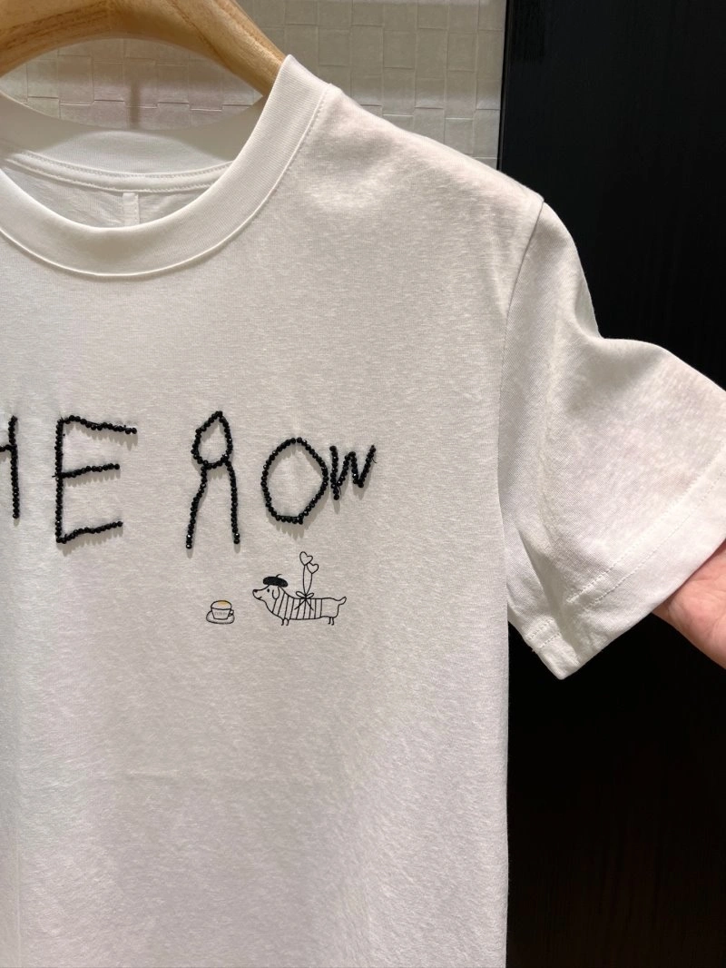 Indistinguishable Unclassified Brand T-Shirts