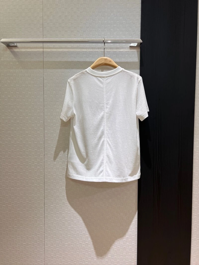 Indistinguishable Unclassified Brand T-Shirts