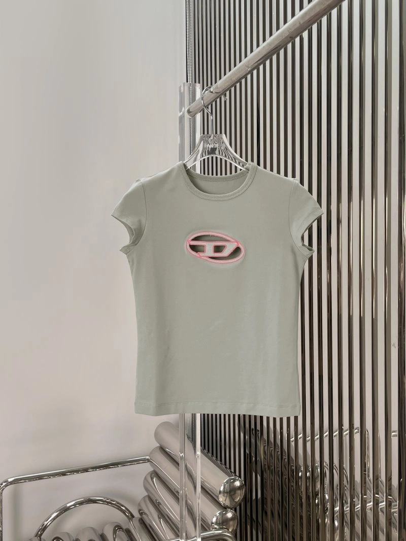 Indistinguishable Unclassified Brand T-Shirts