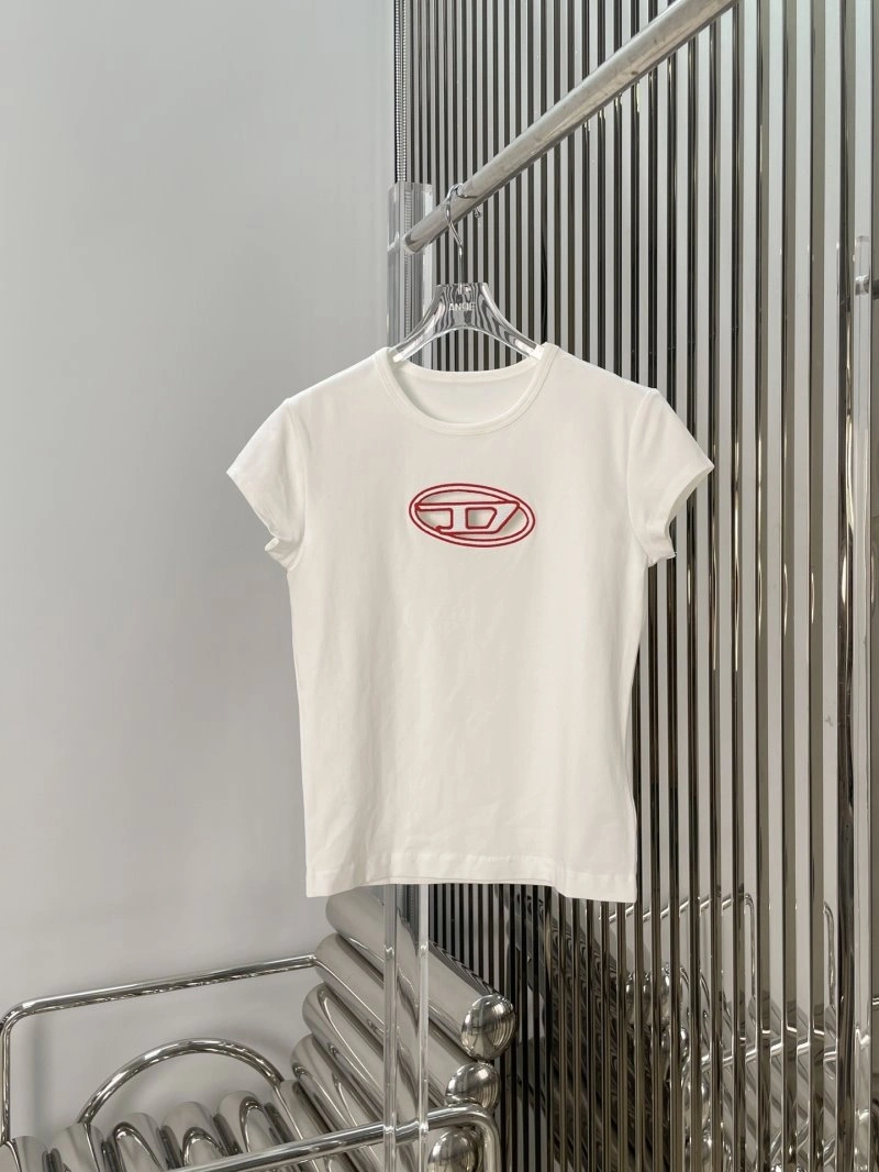 Indistinguishable Unclassified Brand T-Shirts