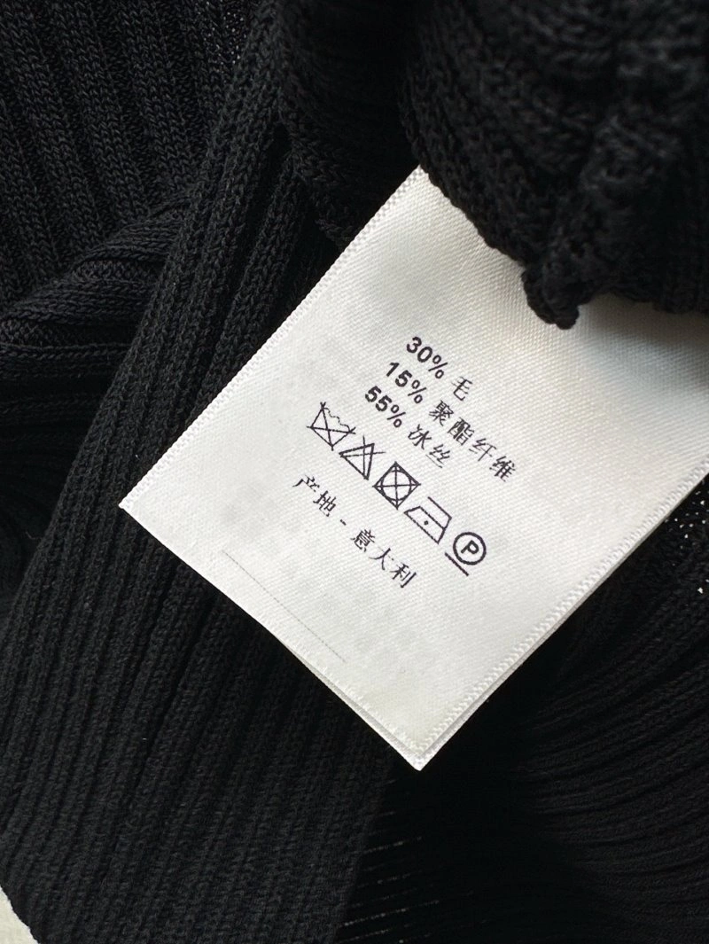 Accurate model Unclassified Brand T-Shirts