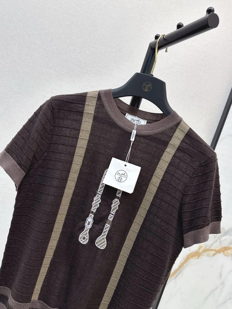 Accurate model Unclassified Brand T-Shirts
