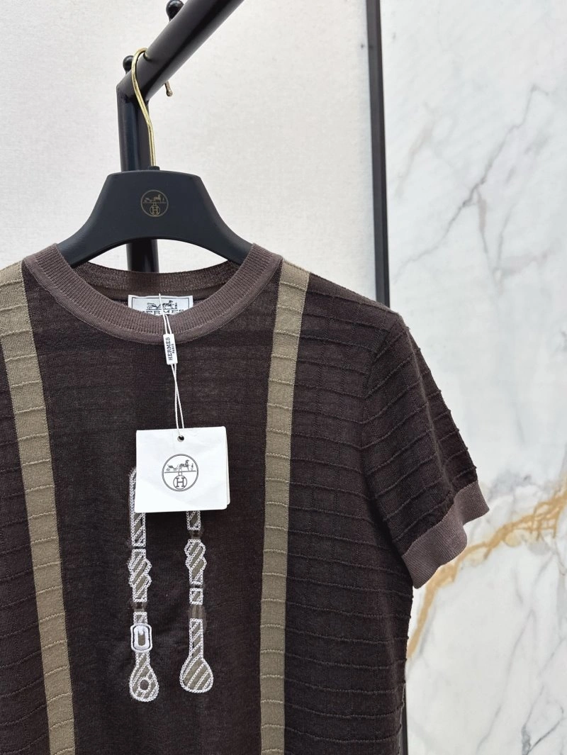 Accurate model Unclassified Brand T-Shirts