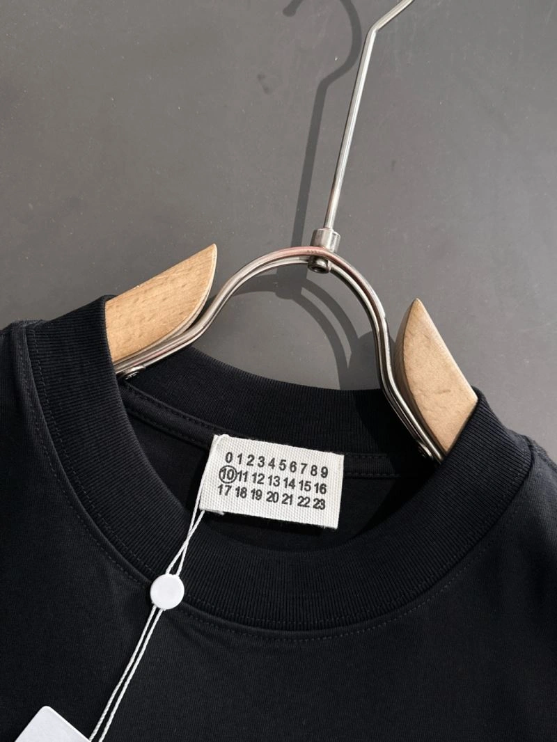 Precise copy Unclassified Brand T-Shirts