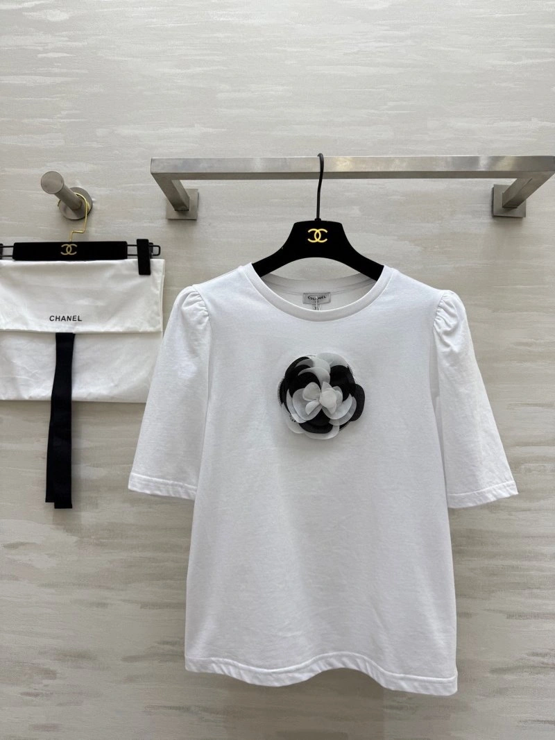 Indistinguishable Unclassified Brand T-Shirts