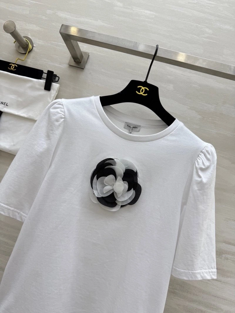 Indistinguishable Unclassified Brand T-Shirts