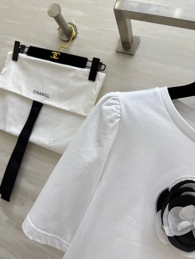 Indistinguishable Unclassified Brand T-Shirts