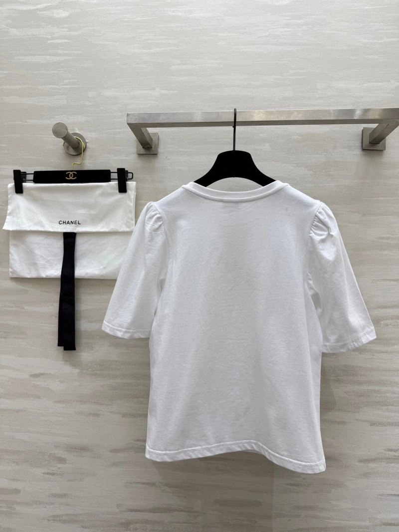 Indistinguishable Unclassified Brand T-Shirts