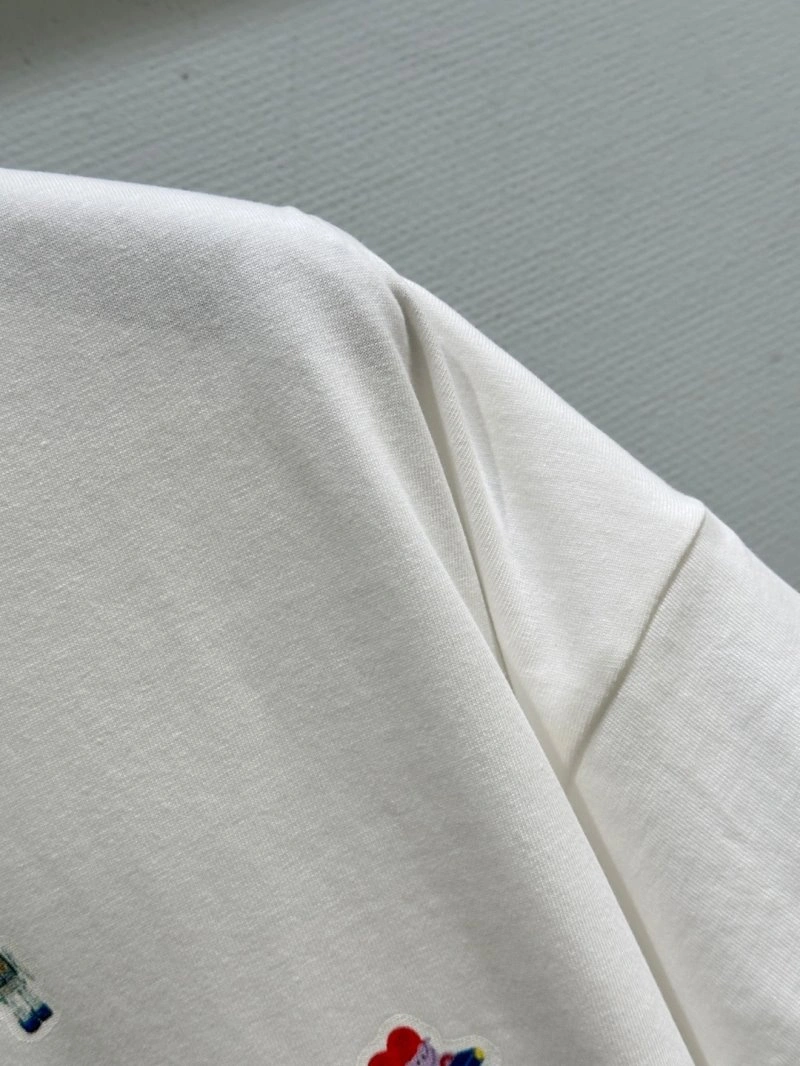 Indistinguishable Unclassified Brand T-Shirts