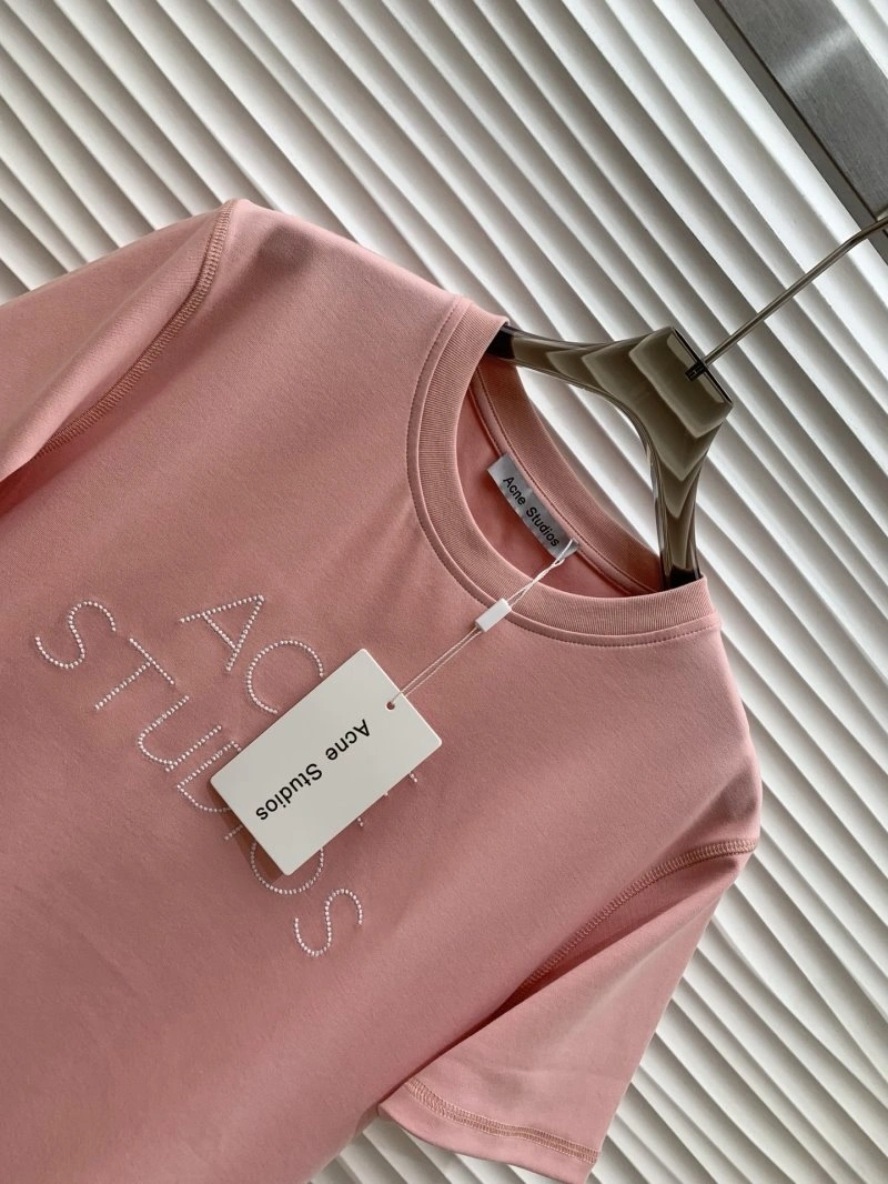 Indistinguishable Unclassified Brand T-Shirts