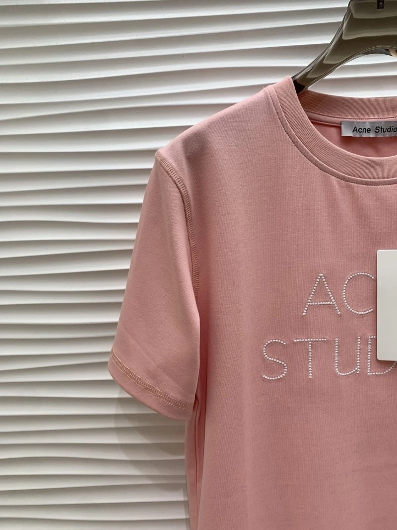 Indistinguishable Unclassified Brand T-Shirts