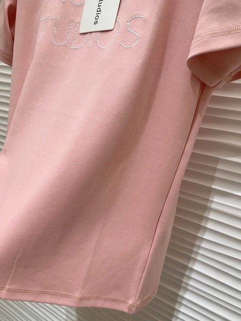 Indistinguishable Unclassified Brand T-Shirts