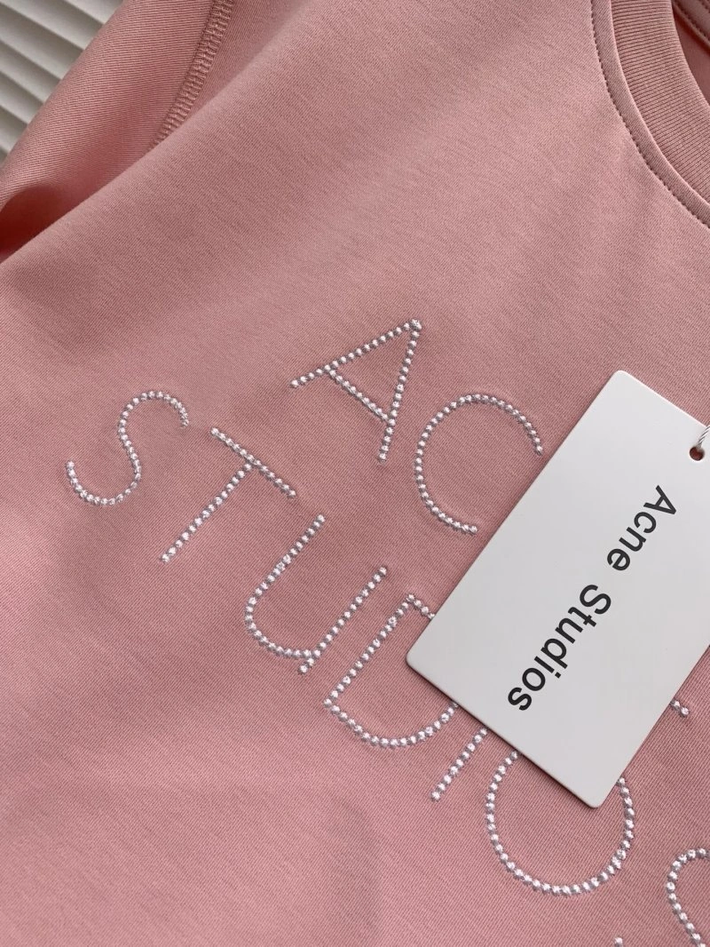 Indistinguishable Unclassified Brand T-Shirts