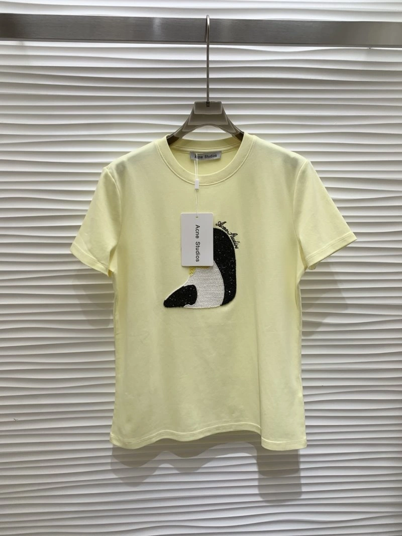 Indistinguishable Unclassified Brand T-Shirts
