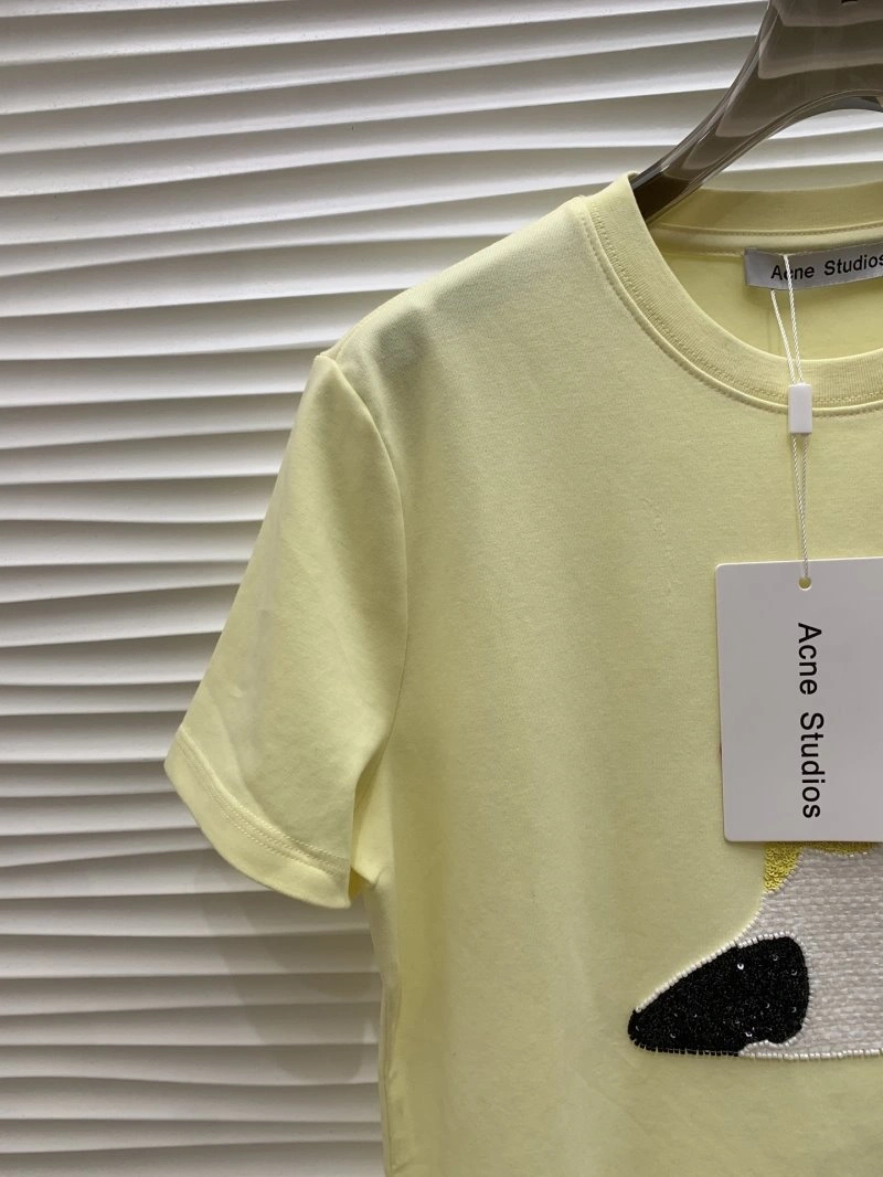 Indistinguishable Unclassified Brand T-Shirts