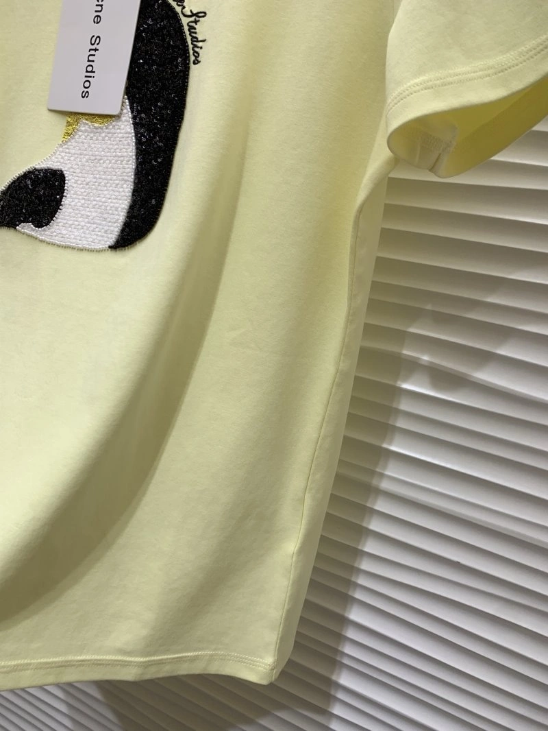 Indistinguishable Unclassified Brand T-Shirts
