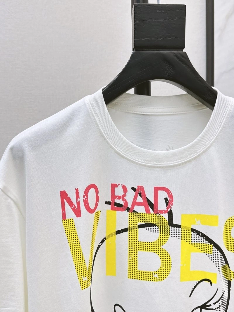 Accurate model Unclassified Brand T-Shirts