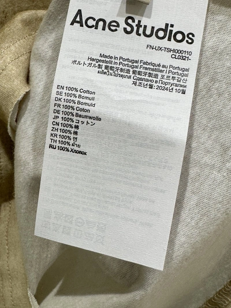 Indistinguishable Unclassified Brand T-Shirts