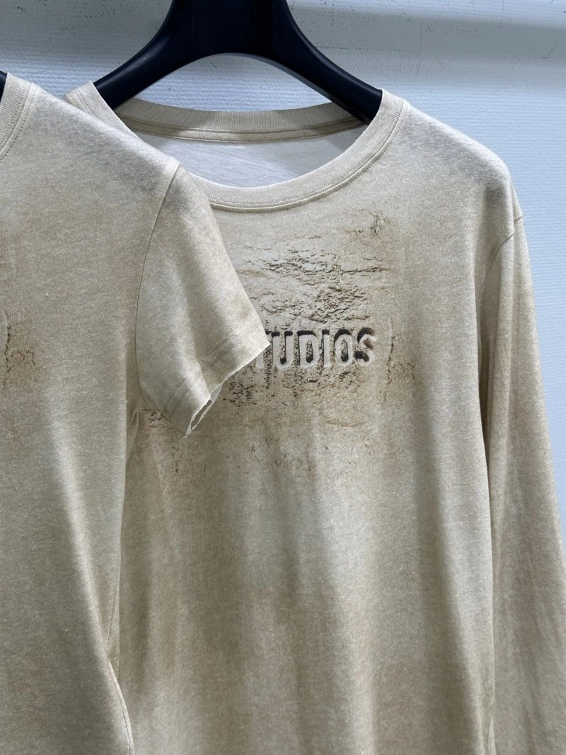 Indistinguishable Unclassified Brand T-Shirts