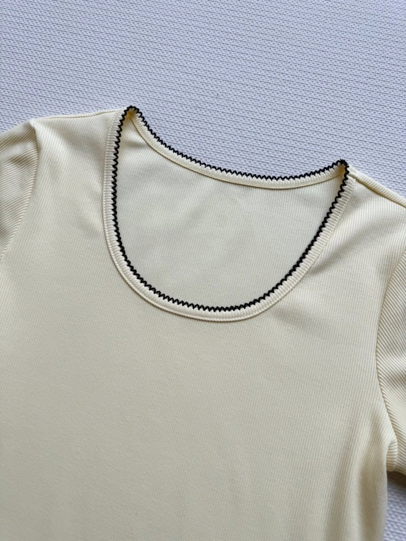 Accurate model Unclassified Brand T-Shirts