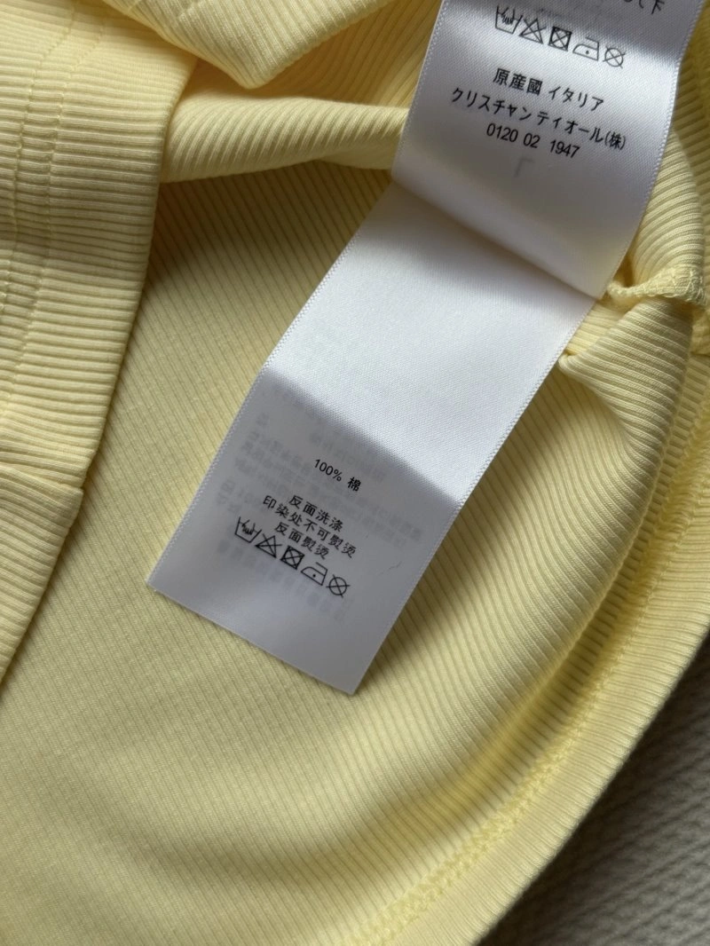 Accurate model Unclassified Brand T-Shirts