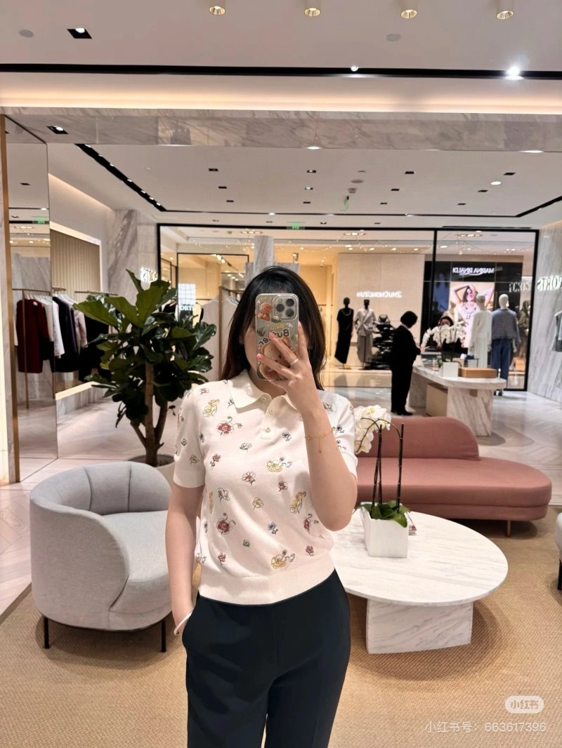 Unclassified Brand T-Shirts