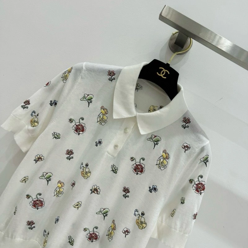 Accurate model Unclassified Brand T-Shirts