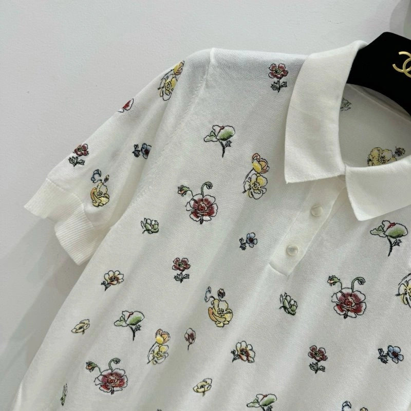 Accurate model Unclassified Brand T-Shirts
