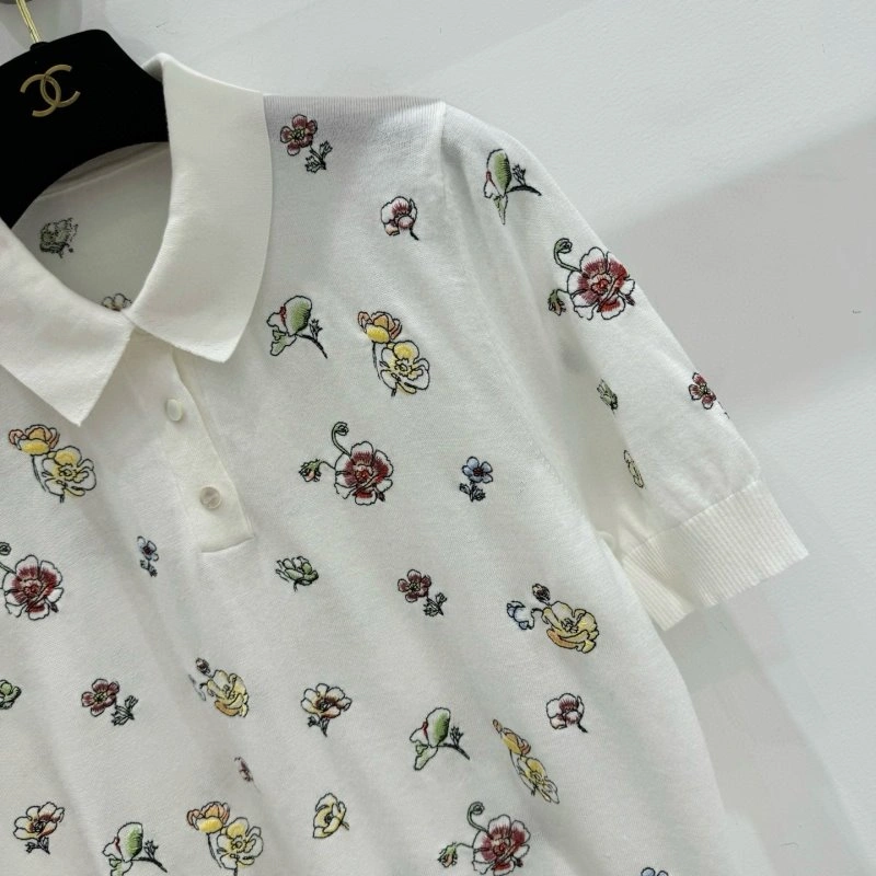 Accurate model Unclassified Brand T-Shirts