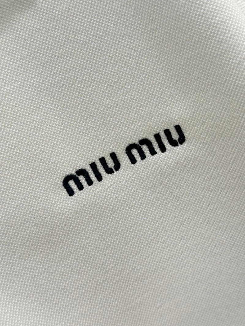 Low-cost Unclassified Brand T-Shirts