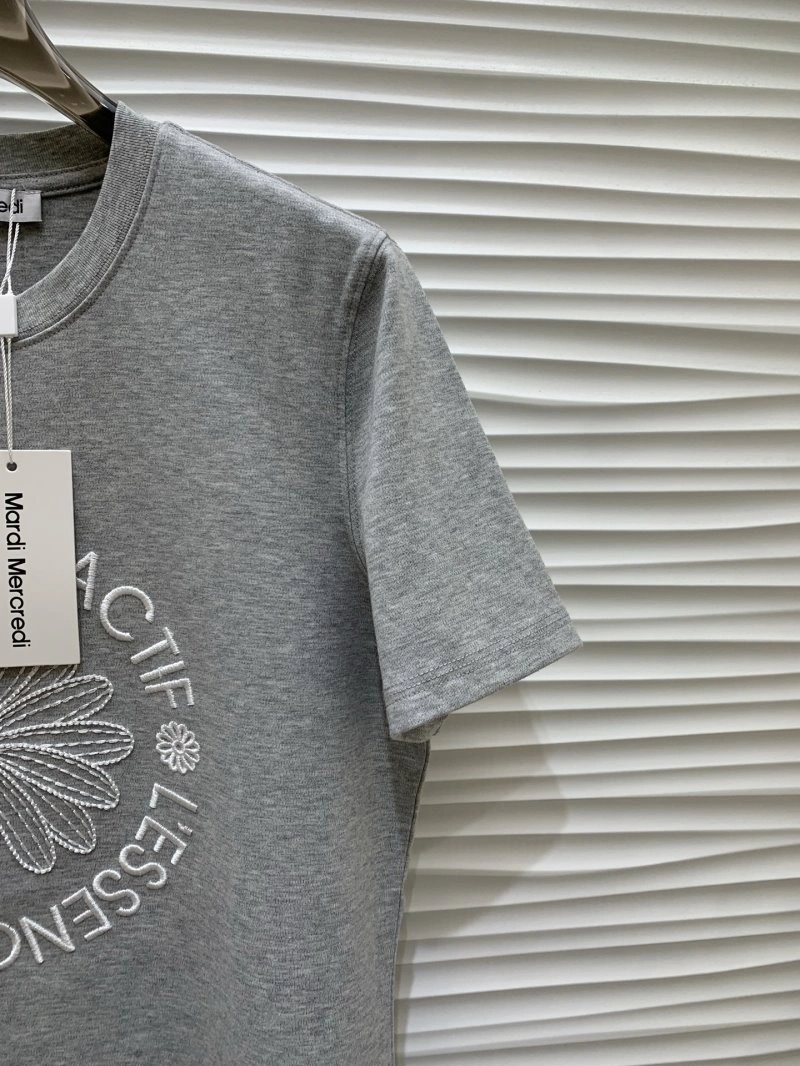 Accurate model Unclassified Brand T-Shirts