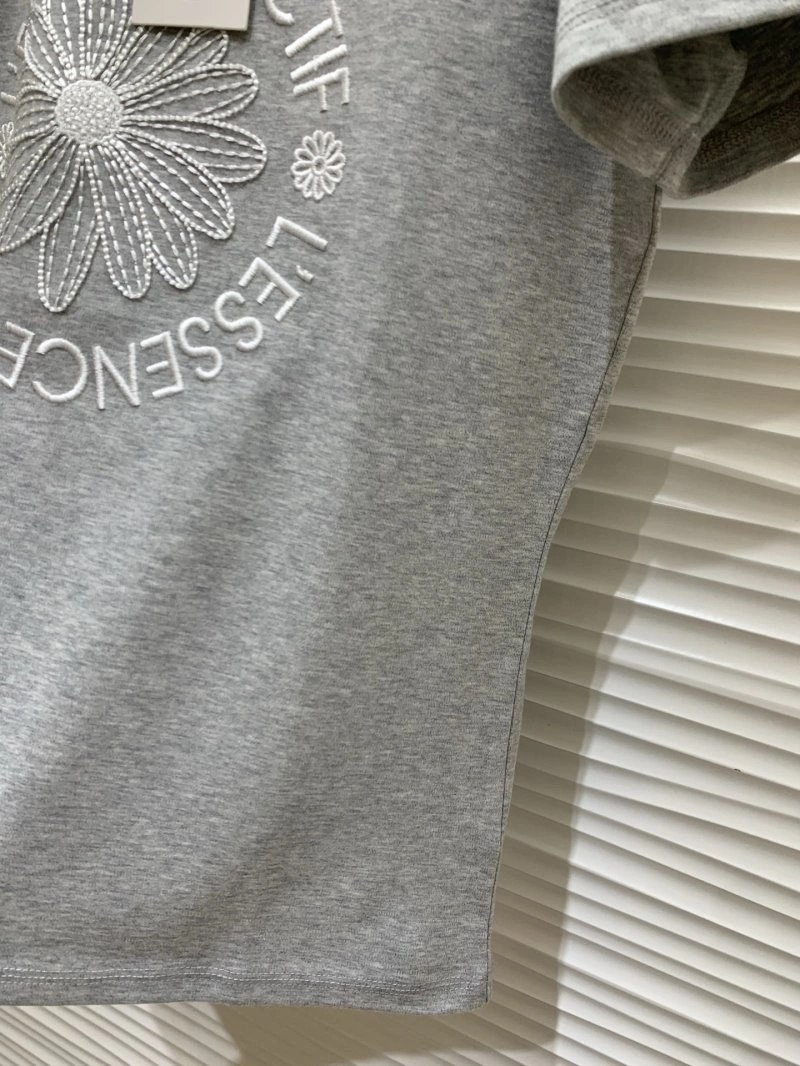 Accurate model Unclassified Brand T-Shirts
