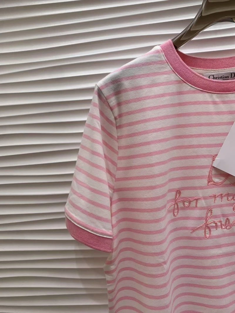Indistinguishable Unclassified Brand T-Shirts