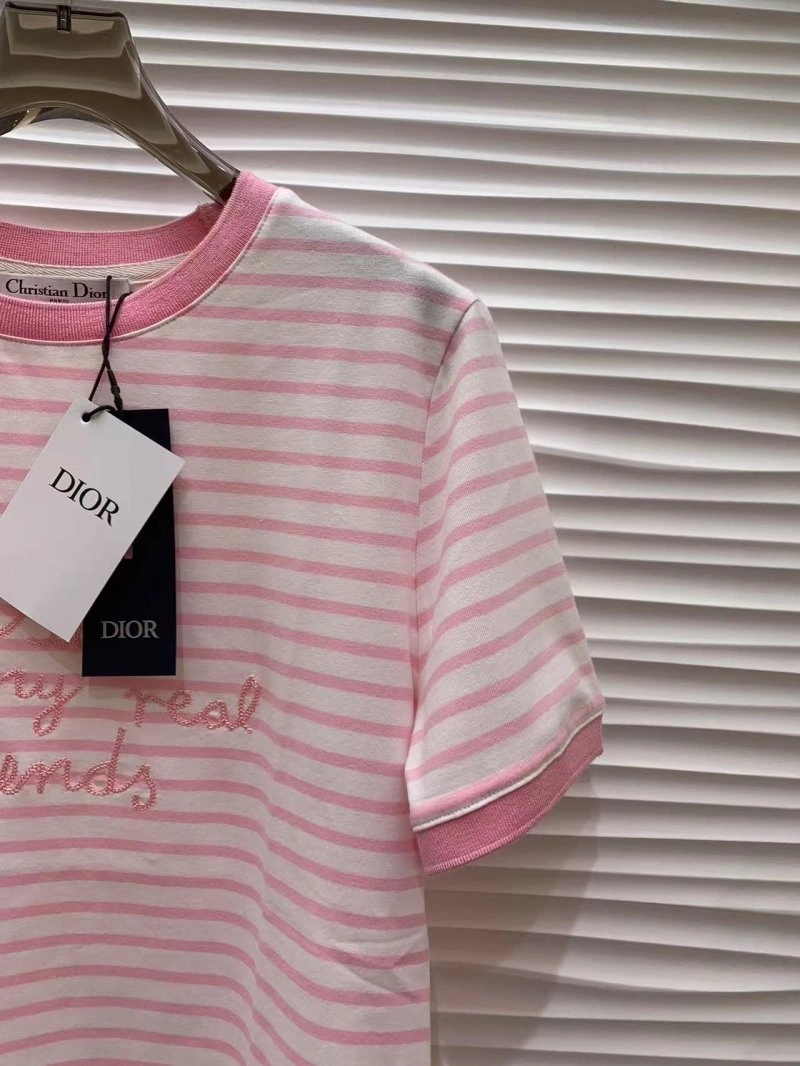 Indistinguishable Unclassified Brand T-Shirts