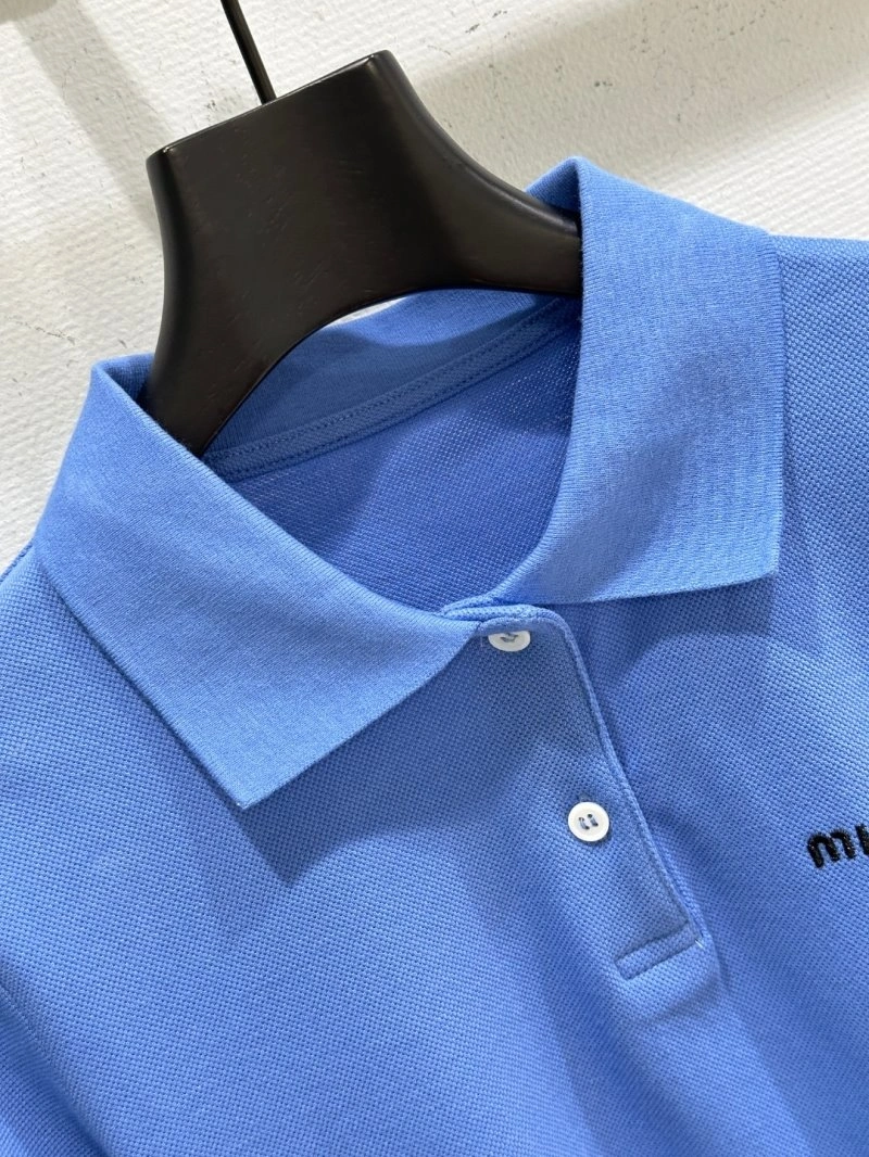 Indistinguishable Unclassified Brand T-Shirts