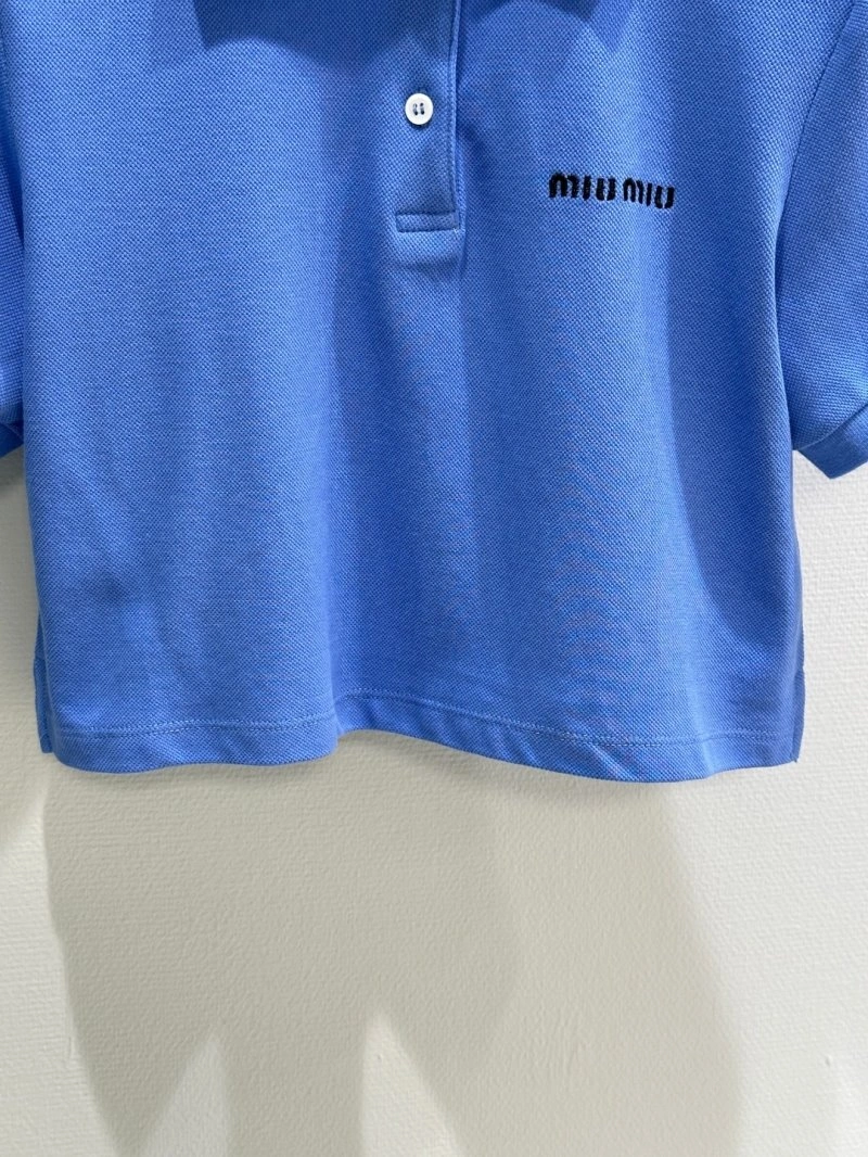 Indistinguishable Unclassified Brand T-Shirts