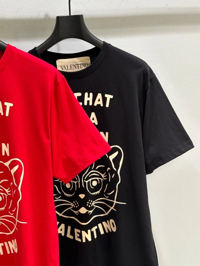 Accurate model Unclassified Brand T-Shirts