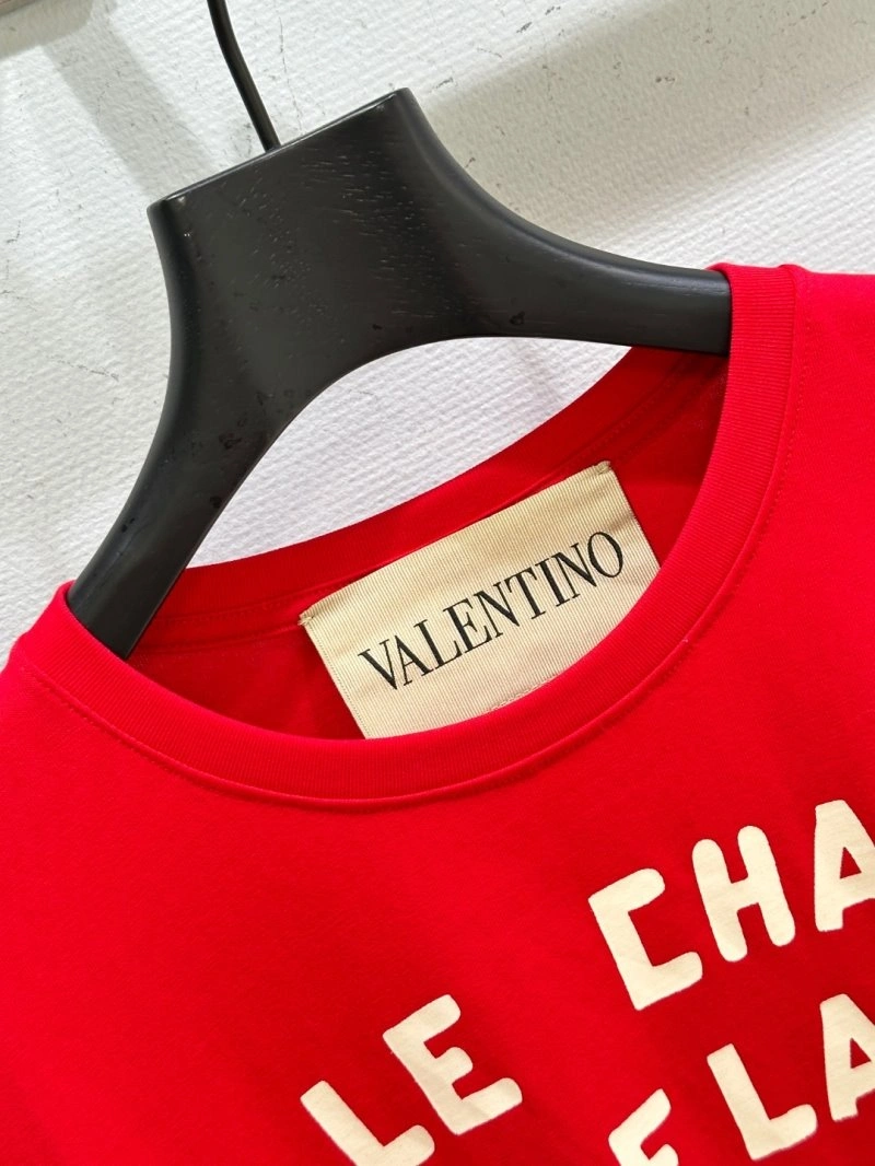 Accurate model Unclassified Brand T-Shirts