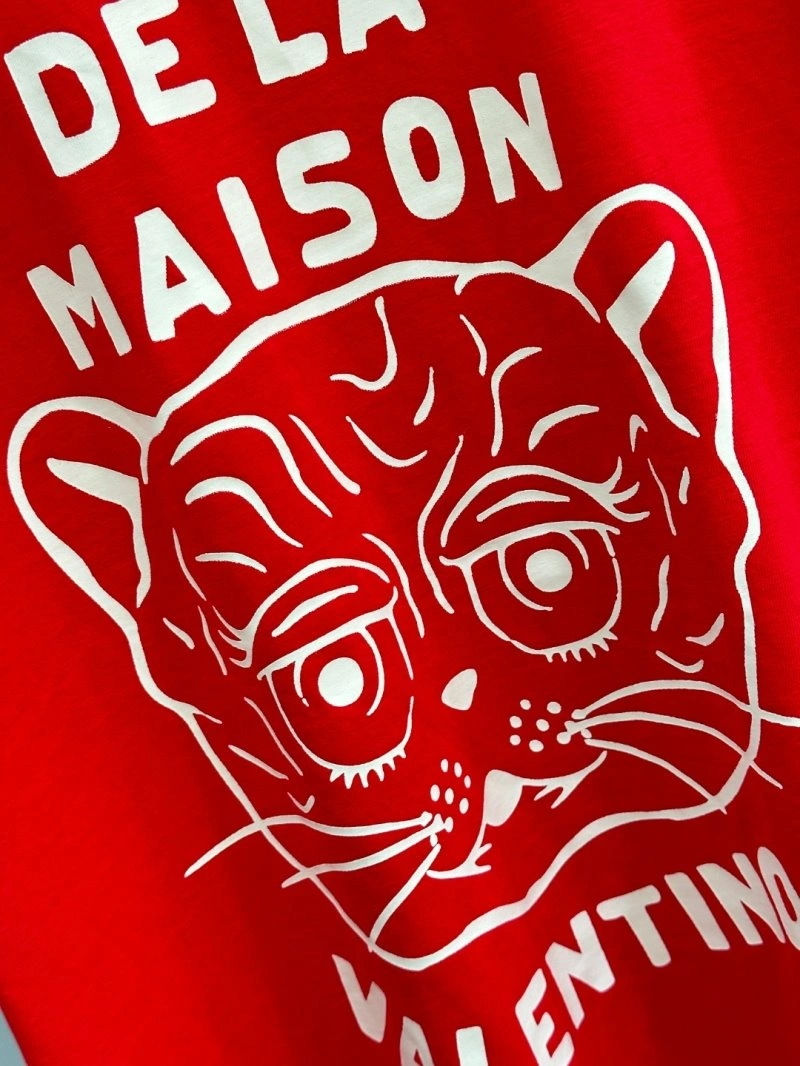 Accurate model Unclassified Brand T-Shirts