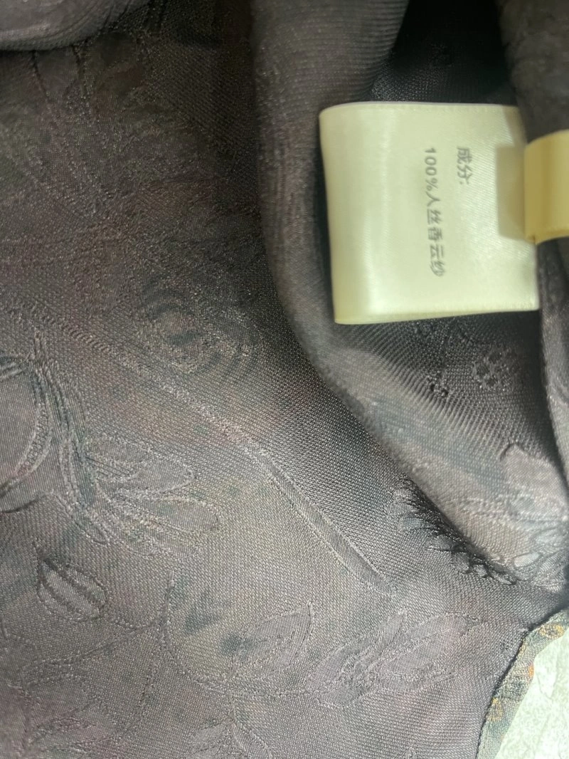 Indistinguishable Unclassified Brand T-Shirts