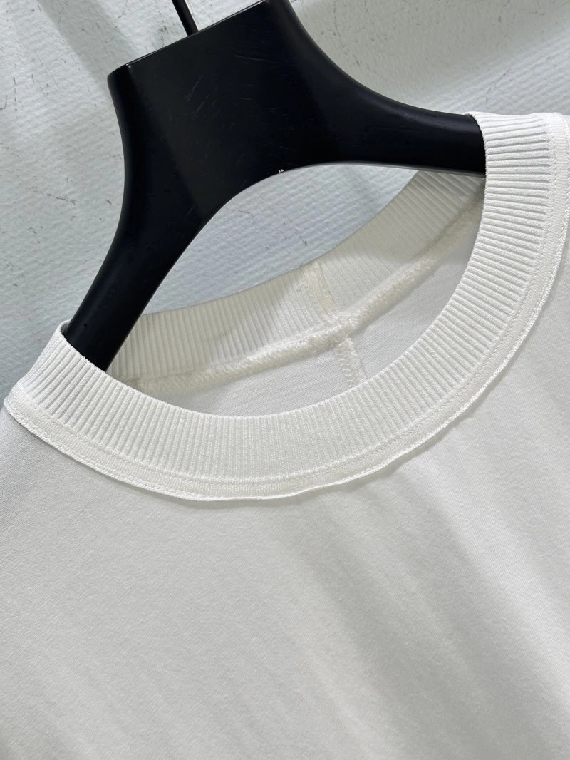 Accurate model Unclassified Brand T-Shirts