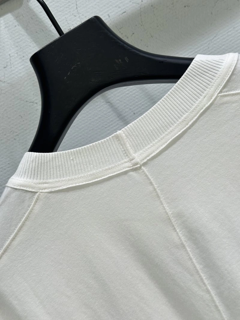 Accurate model Unclassified Brand T-Shirts