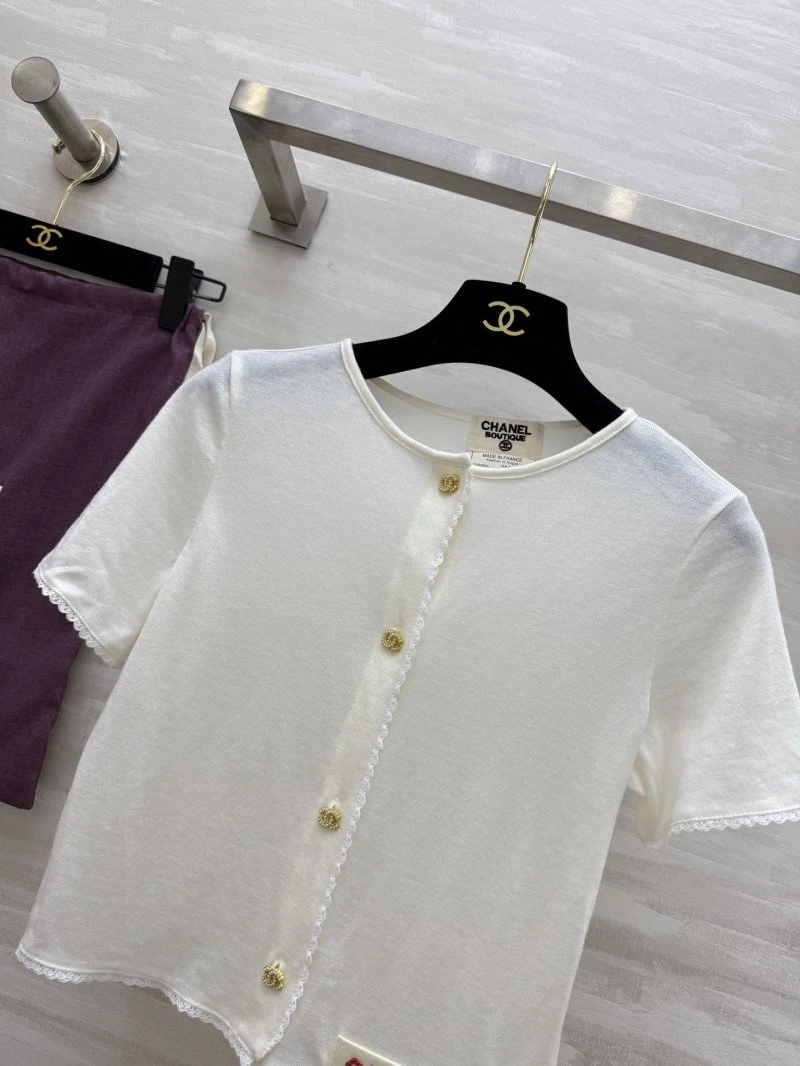 Indistinguishable Unclassified Brand T-Shirts